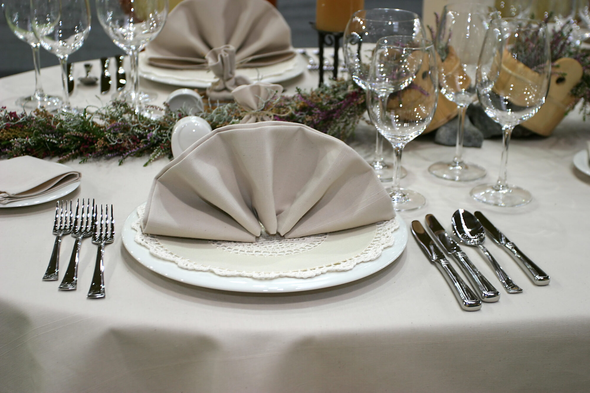 How To Set a Formal Table - Draeger's Market